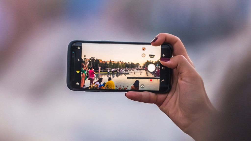 The Impact of Smartphone Photography on Modern Visual Culture - Bistro ...